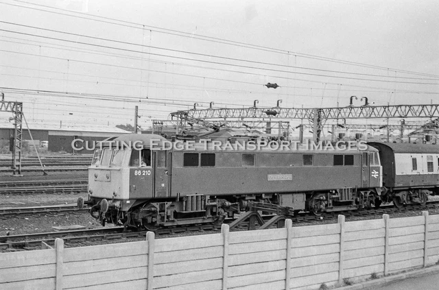 35MM RAILWAY NEGATIVE: Class 86 Electric 86210 at Rugby C-262 £2.49 ...