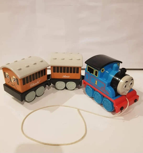 THOMAS THE TANK Engine Pull Along Toy With Annie And Clarabel Tomy 1998 ...