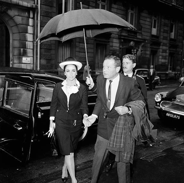 ACTRESS ELIZABETH TAYLOR in the 1960s in Paris 1960 Old Photo EUR 6,59 ...