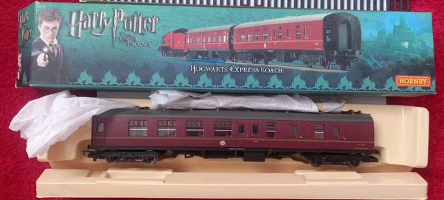 HORNBY HARRY POTTER Hogwarts Express Composite Coach R4308A Boxed £24. ...