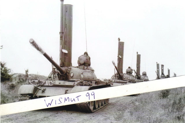 NVA-FOTO DDR OLDTIMER Panzertruppen Kompanie T 55 vor der ...