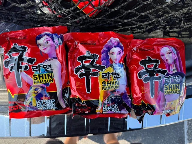 KPOP DEMON HUNTERS Korean Shin Ramyun Ramen 4 Pack Huntrix Rumi Zoey ...