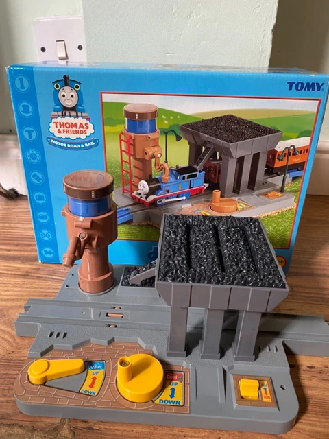 TOMY THOMAS AND Friends Motor Road and Rail Water Tower and Coal Ladder ...