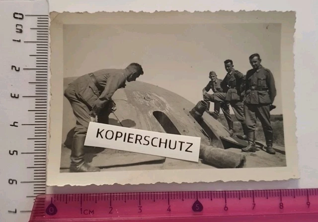ORIG. FOTO SOLDATEN eingenommen Panzerkuppel Bunker Fort Eben Emael ...