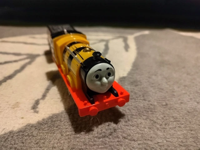 TOMY TRACKMASTER THOMAS the tank engine train bumble bee James £15.00 ...