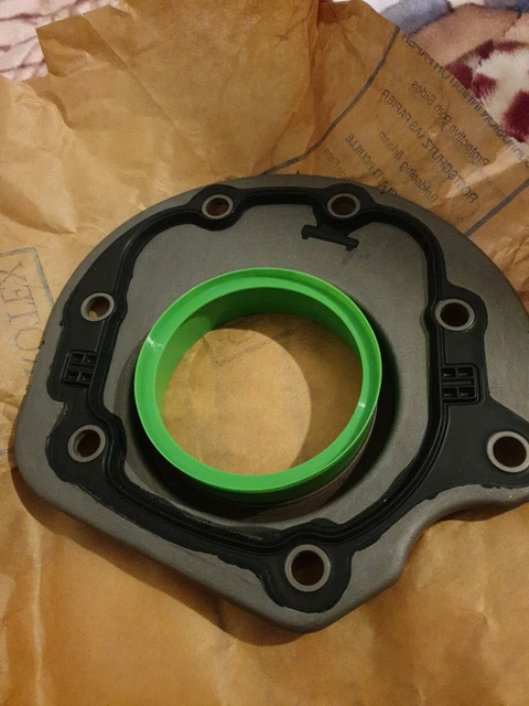 GENUINE FORD CRANKSHAFT Oil Seal Retainer 1207615 £104.72 - PicClick UK