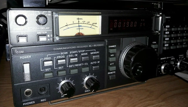 ICOM IC-R7000 COMMUNICATIONS Receiver with HF Mod to 1.3Ghz, in Superb ...