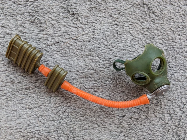 VINTAGE ACTION MAN 40th Action Soldier British Infantryman Gas Mask £17 ...