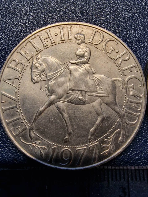 (RARE) 1977 QUEEN Elizabeth II Silver Jubilee Commemorative Crown Coin ...