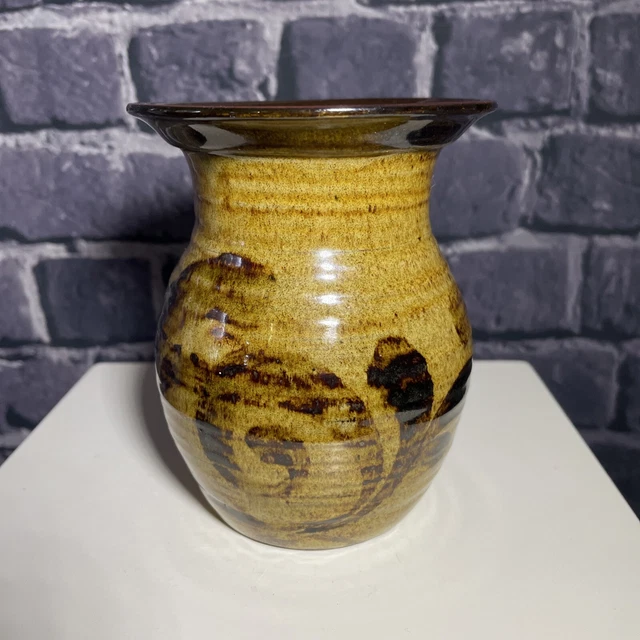 VINTAGE STUDIO POTTERY - Slipware Vase By Len Stockley, Weymouth. £20. ...