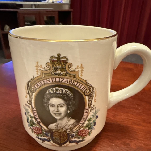 QUEEN ELIZABETH II Silver Jubilee Commemorative Mug 1952-1977 £3.84 ...