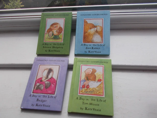 LOT DE 4 mini-livres Kate Veale Companions A Day in the Life of Series ...