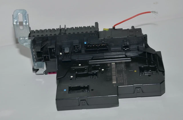 MERCEDES W204 SAM Control Unit Central Electrics Fuse Box A2049065302 ...