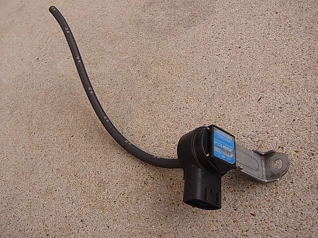 RARE AE92 COROLLA Levin Sprinter Trueno Late 4A-G Genuine Vacuum Sensor ...