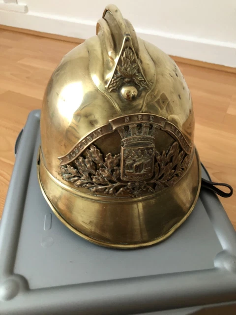 CASQUE DE POMPIER ancien sapeur pompier de Paris 1948 avec cuir à l’intérieur EUR 35,00 ...