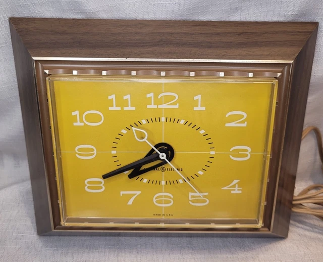 VINTAGE GENERAL ELECTRIC Model 2163 Wall Clock, Very Nice, Non Working ...