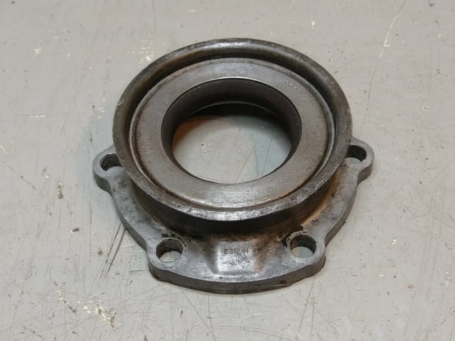 LAND ROVER SERIES 2 Differential Pinion Oil Seal Retainer 231241 £16.13 ...