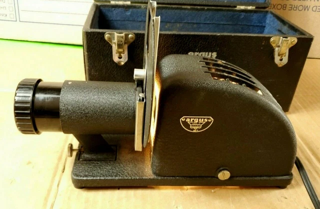 VINTAGE ARGUS SLIDE Projector 4" projection 3.5 Lens Portable Screen ...