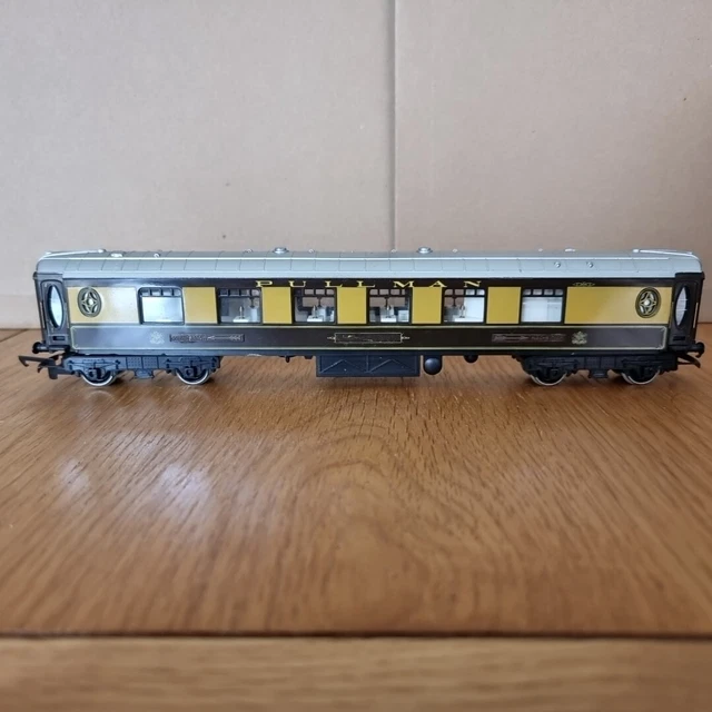 HORNBY PULLMAN 1ST Class Parlour Coach Golden Arrow OO Gauge Model ...