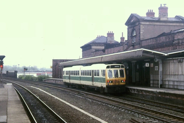 BRITISH RAIL CLASS 141 Wakefield Kirkgate 1984 Rail Photo £2.70 ...