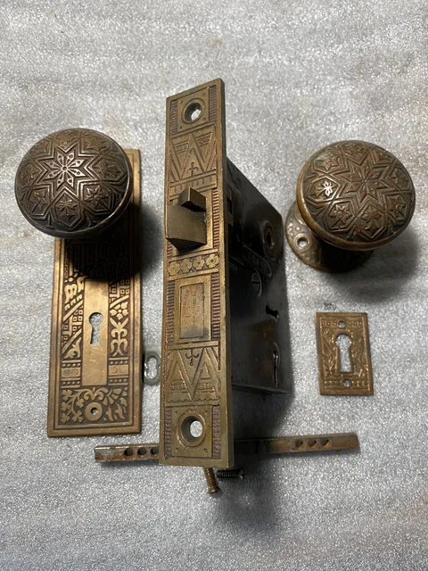 ANTIQUE CORBIN BRASS Bronze Door Knob Lock set, Backplate And Rosette £ ...