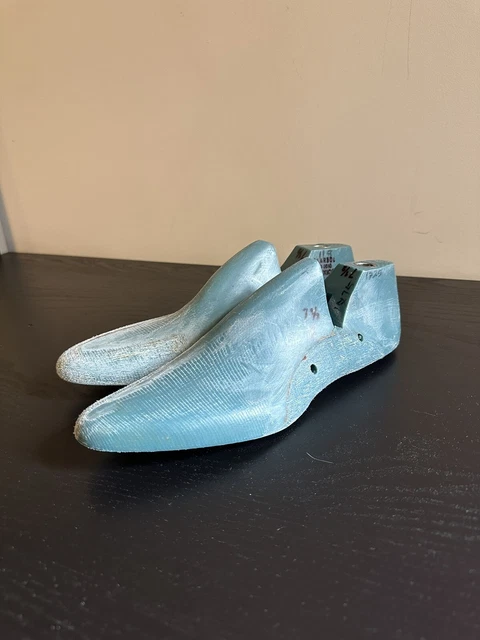 PAIR OF MOLDED Plastic Shoe Lasts Size 7.5 EE Made In Mexico 2010 £37. ...