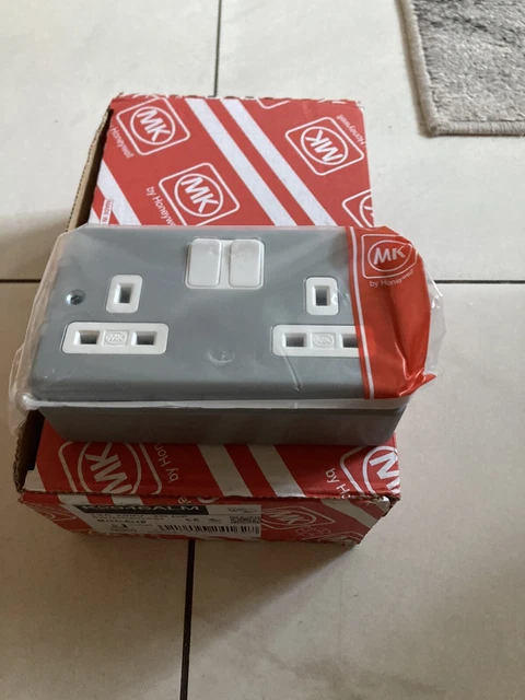 MK METALCLAD PLUS K2946 ALM 13 amp 2-Gang Double-Pole Switch Socket NEW £15.00 - PicClick UK