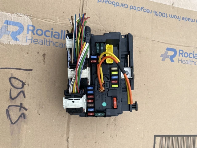CITROEN PEUGEOT UNDER Bonnet Fuse Box With White Plugs 9667199680 BSM ...
