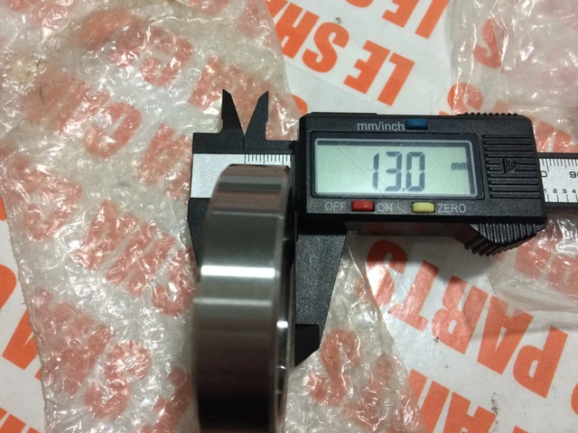 GENUINE TOYOTA LAND Cruiser 1998-07 Rear Axle Inner Bearing Retainer ...