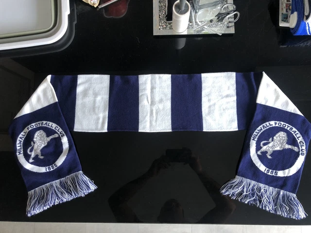 MILLWALL FOOTBALL CLUB Traditional Scarf Lions Football Badge In Great ...