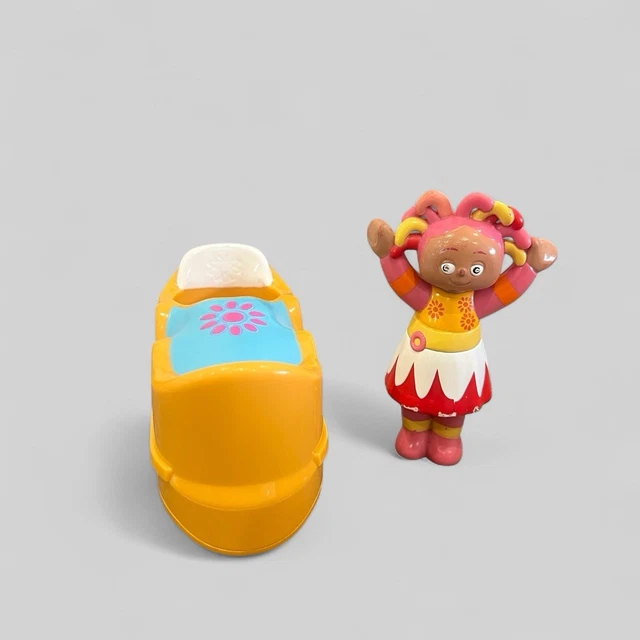 IN THE NIGHT Garden Upsy Daisy Bed & Figure Roll Along Vehicle Toy £14. ...