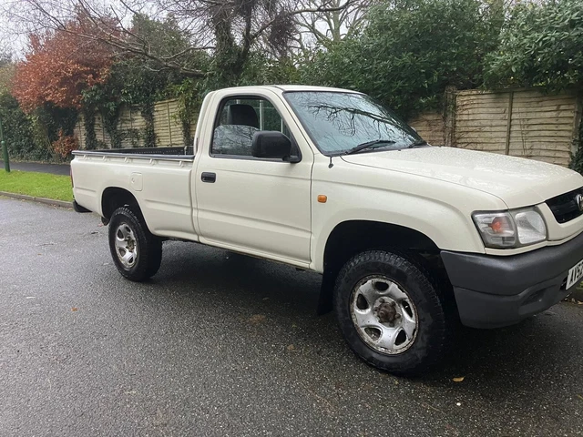 TOYOTA HILUX 4X4 single cab pick up 2002 52 reg 2.5 d-4d £4,250.00 ...