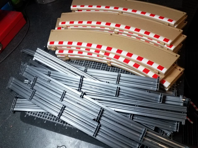 SCALEXTRIC BUFF TRACK borders with fences £9.99 - PicClick UK