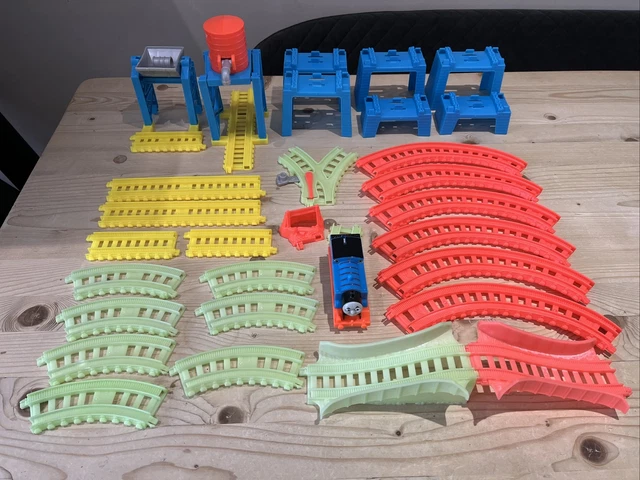 THOMAS TRACKMASTER REVOLUTION Hyperglow Thomas With Hyper Glow Track £6 ...