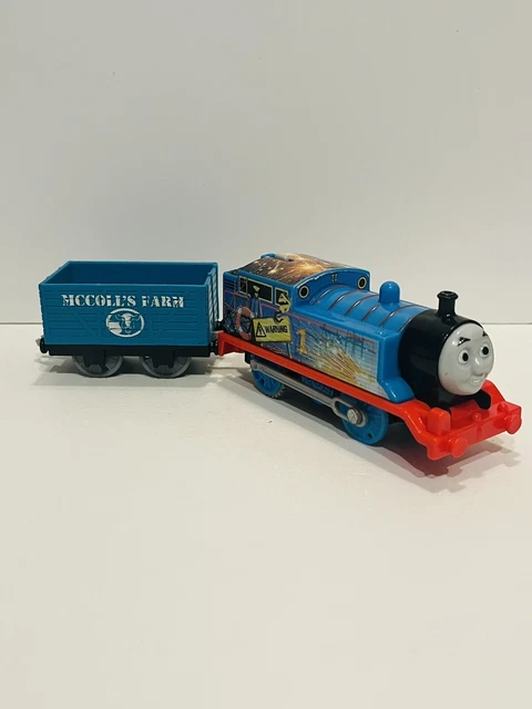 THOMAS & FRIENDS Motorized Trackmaster Thomas Battery Train Light Up £9 ...