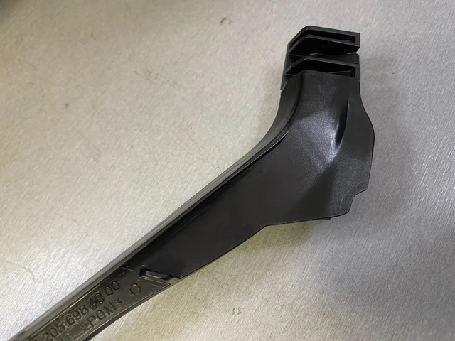 MERCEDES C-KLASSE W205 Befestigungsschiene Halter Schweller Rechts ...