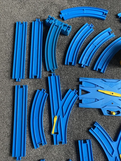 TOMY TRACKMASTER THOMAS The Tank Engine Huge Blue Track Job Lot 70 ...
