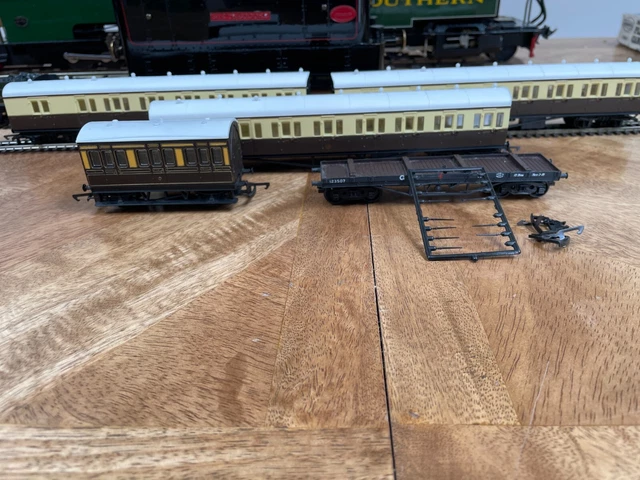 MAINLINE RAILWAYS 00 gauge coaches (3) Bogie Bolster(1) plus Hornby ...