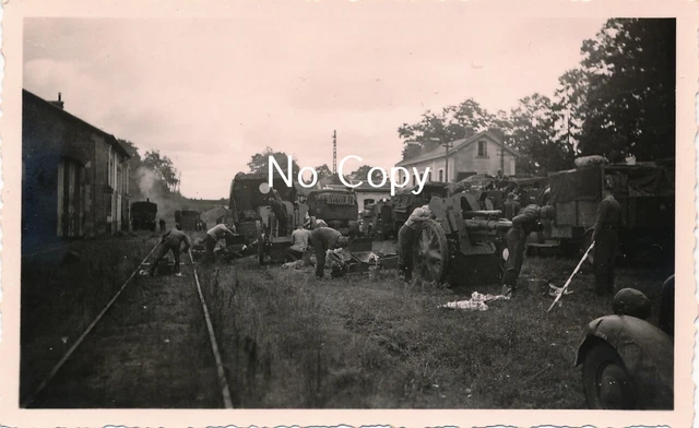 FOTO WK2 FRANKREICH Kriegsgerät wird gewartet Sammelplatz X197 EUR 10,00 - PicClick DE
