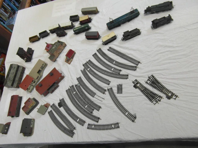 TRIANG TRAIN SET TRACK LOCOMOTIVES CARRIAGES BUILDINGS 0.75" gauge (00 ...