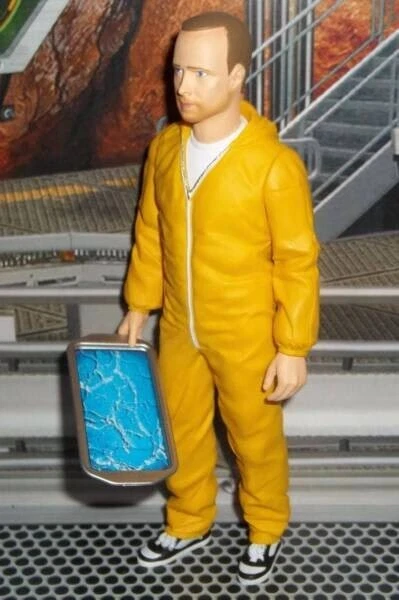JESSIE PICKMAN BREAKING BAD YELLOW HAZMAT SUIT 15.4cm + ACCESS MEZCO ...