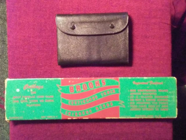 BROOKS CRIBBAGE BOARD, 1955-1960. MINT CONDITION, w CARDS IN LEATHER ...