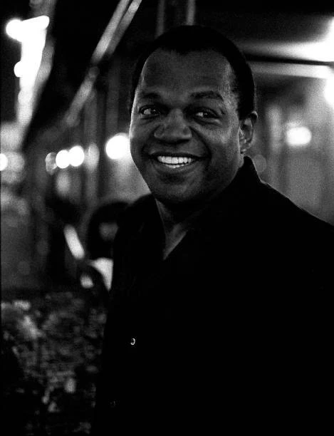 CHARLES DUTTON POSES for a magazine shoot held 1984 on the street - Old ...