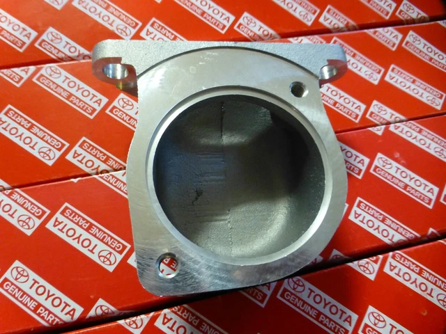 GENUINE TOYOTA LANDCRUISER FJ40 Lower Thermostat Housing FJ45 F 2F BJ40 ...