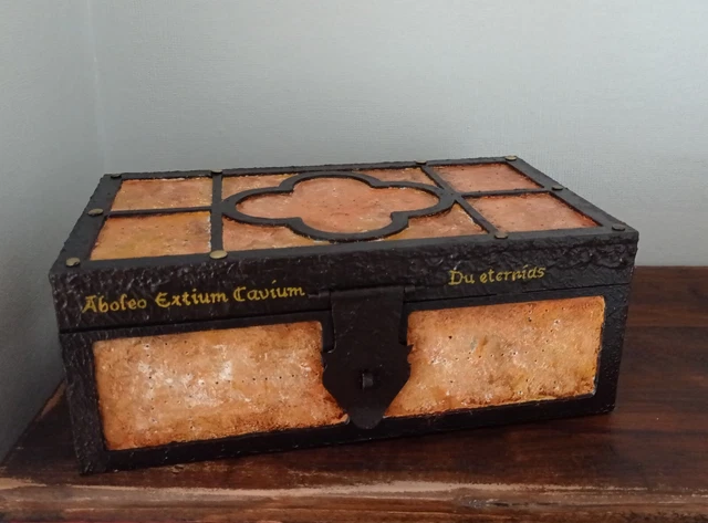 CHARMED PROP REPLICA Hollow Box Prop Replica BOS Book of Shadows £260. ...