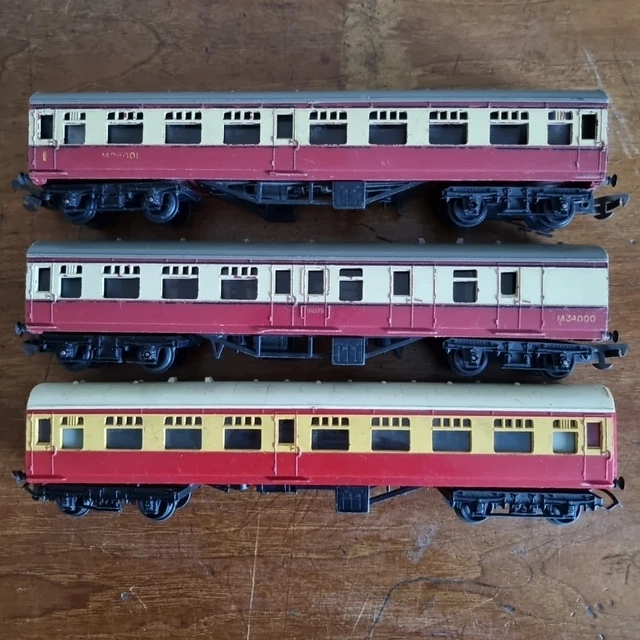 TRI-ANG R29 BR Coaches M24001 M34000 + Unnumbered OO Gauge Crimson ...