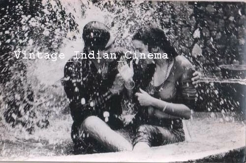 KAARNAMA 1990 FARHA Naaz Vinod Khanna Photo Original Rare Bollywood £53 ...