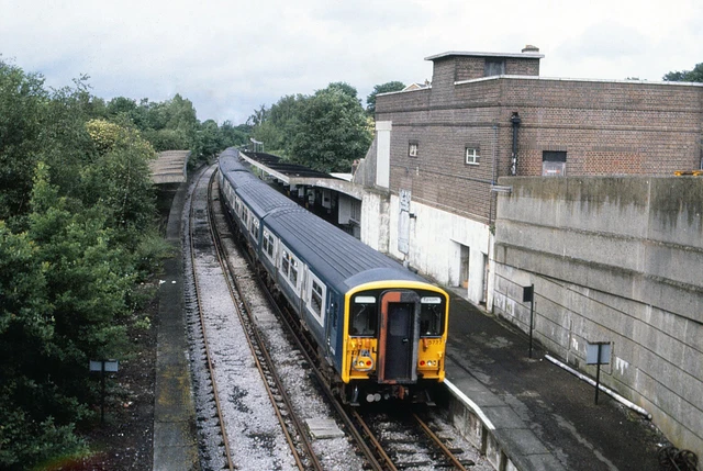 5251 COLOUR RAILWAY Slide Emu Class 455/7 5722 At Chessington South ...