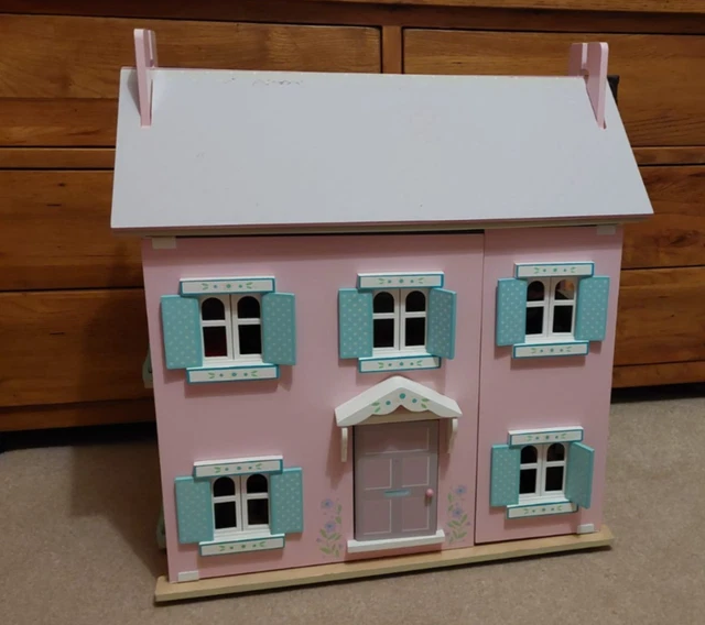 WOODEN DOLLS HOUSE with characters and furniture £15.08 - PicClick UK