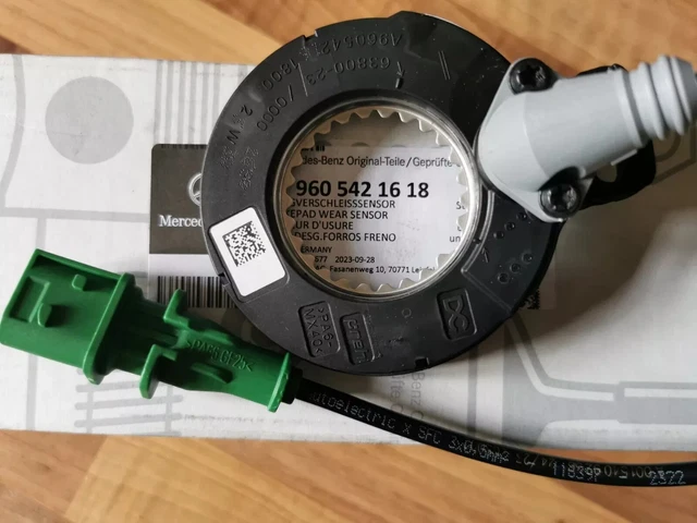 NEW GENUINE MERCEDES Benz Actros NS Green Plug Brake Wear Sensor ...